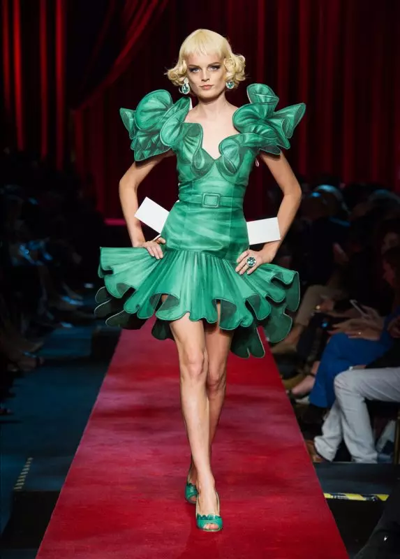 Jeremy Scott Awazia upya Bonde la Wanasesere wa Moschino Spring '17 68949_52