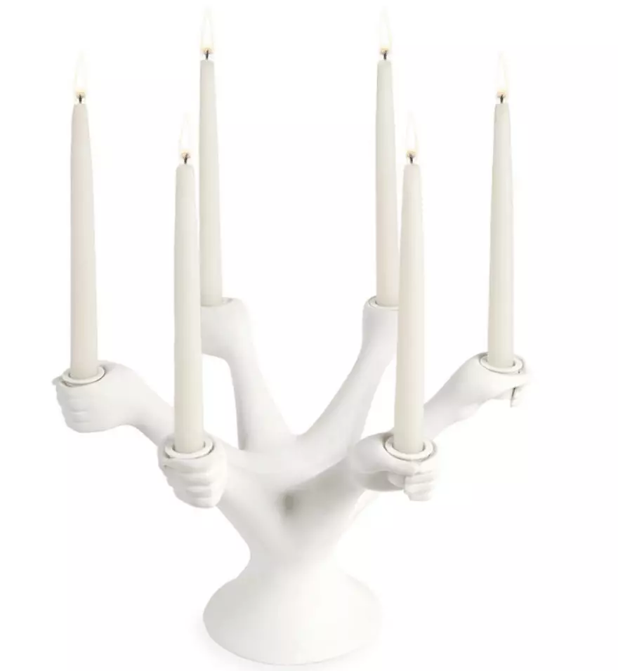 Candelabros blancos, 6 manos sosteniendo velas blancas