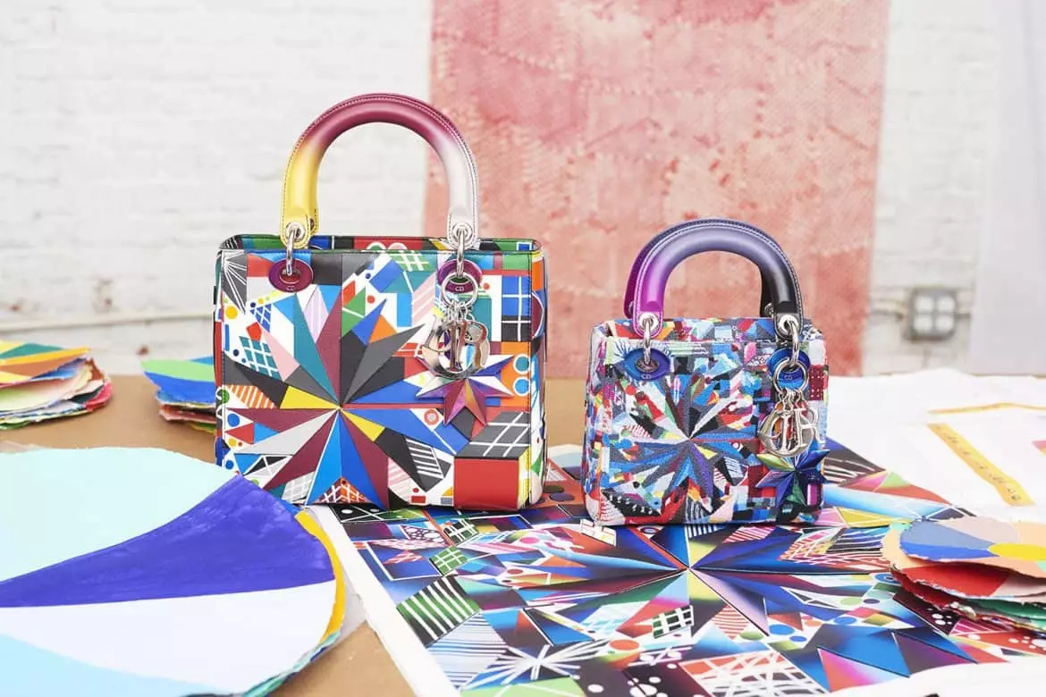 Dior 與 11 位女藝術家合作，在邁阿密巴塞爾藝術展上推出 Bag Capsule 6908_1