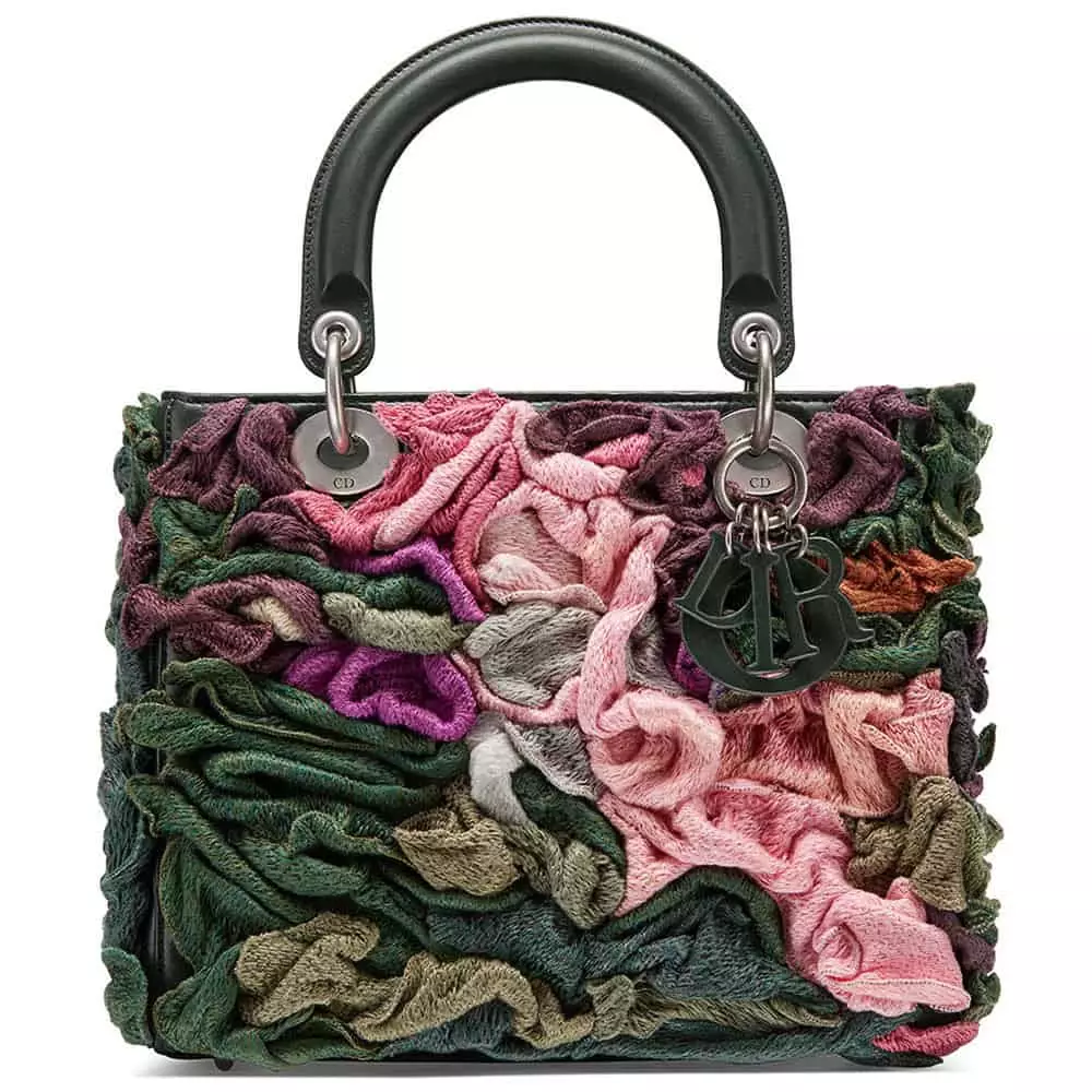 Dior сотрудничает с 11 женщинами-художницами для презентации сумок-капсул на Art Basel Miami 6908_14