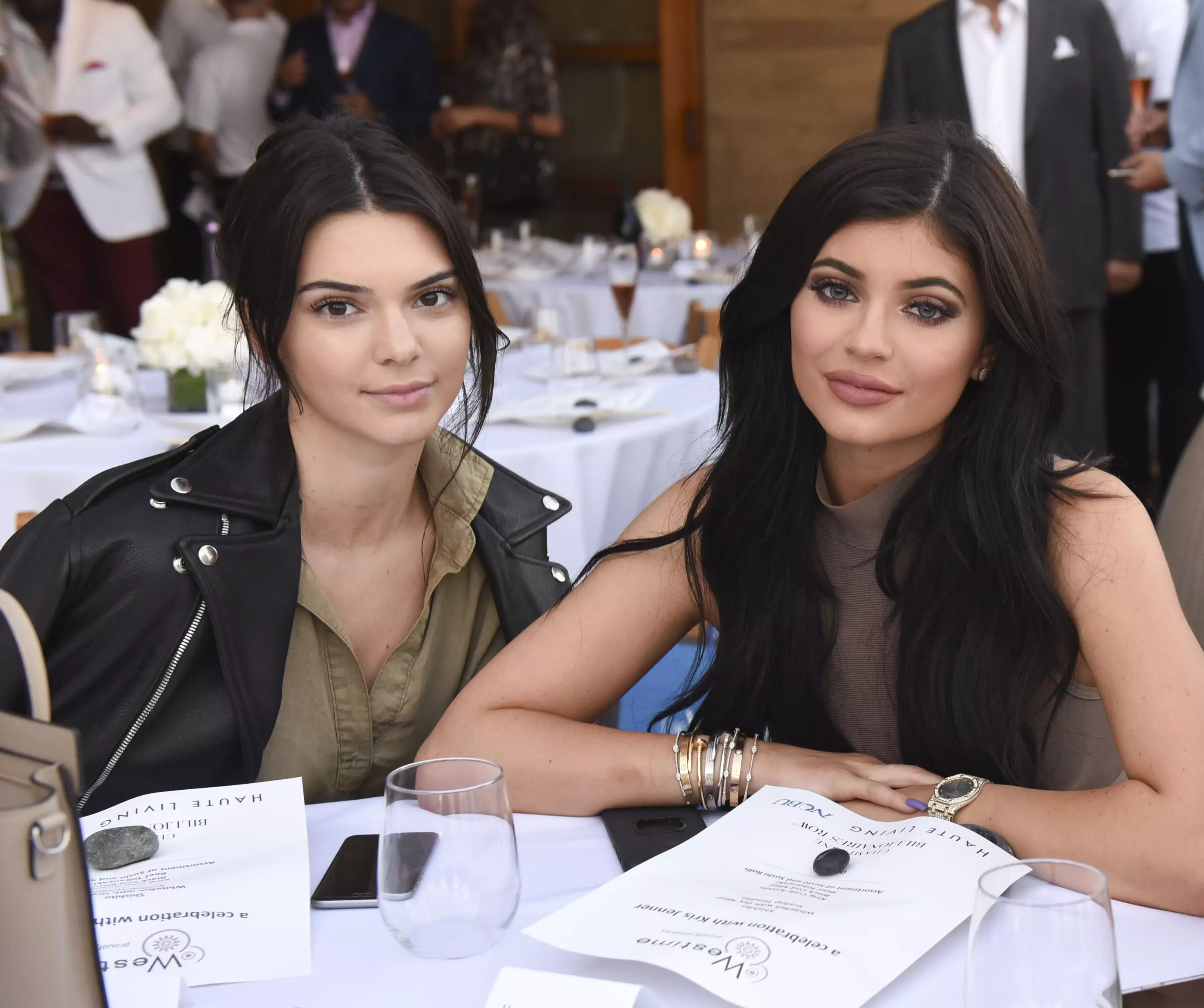 The Daily Roundup: Kendall le Kylie Jenner ba Hit le Lawsuit, Tori Kelly Fronts William Rast