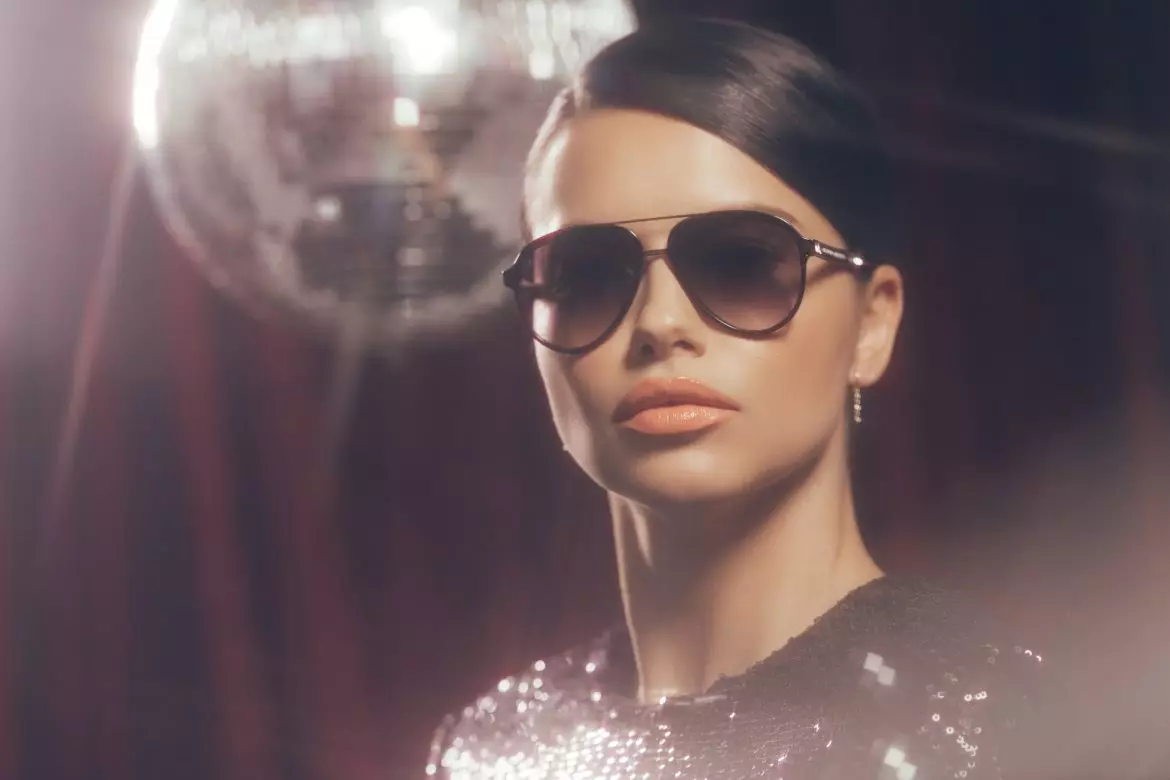 Adriana Lima’s Future’s So Bright, She’s Gotta Wear Shades (và Design Them!)