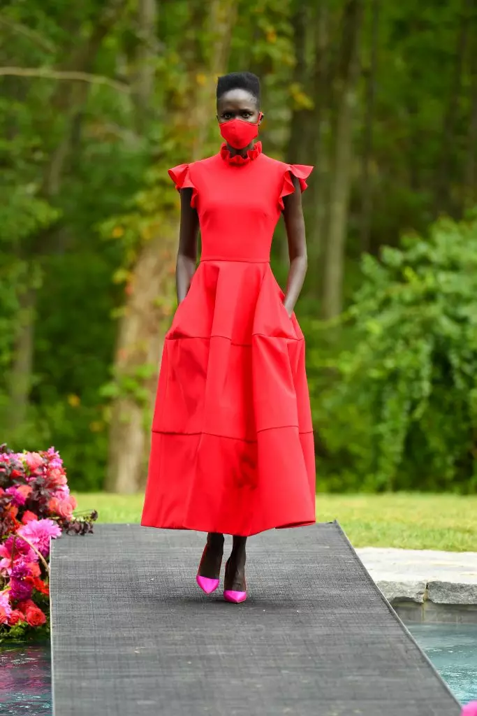 Christian Siriano bring NYFW vir die dag na Connecticut 7330_9