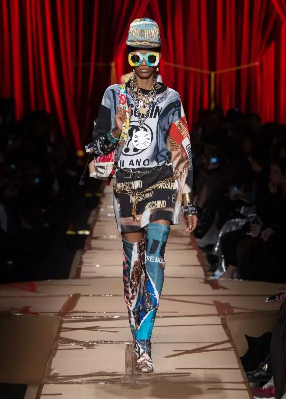 Jeremy Scott's Material Girls ສໍາລັບ Moschino Fall/Winter 2017 73356_33