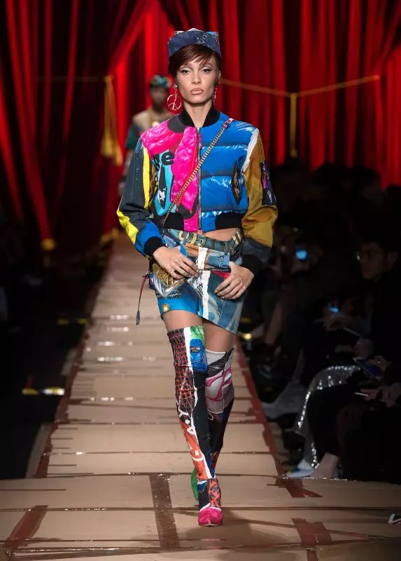 Jeremy Scott Cov Ntxhais Cov Ntxhais rau Moschino Caij Nplooj Ntoos Hlav / Lub Caij Ntuj Sov 2017 73356_37