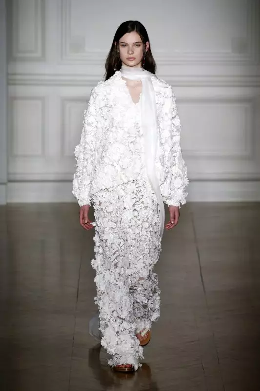 Subtil élégance chez Valentino Haute Couture Printemps 2017 74076_61