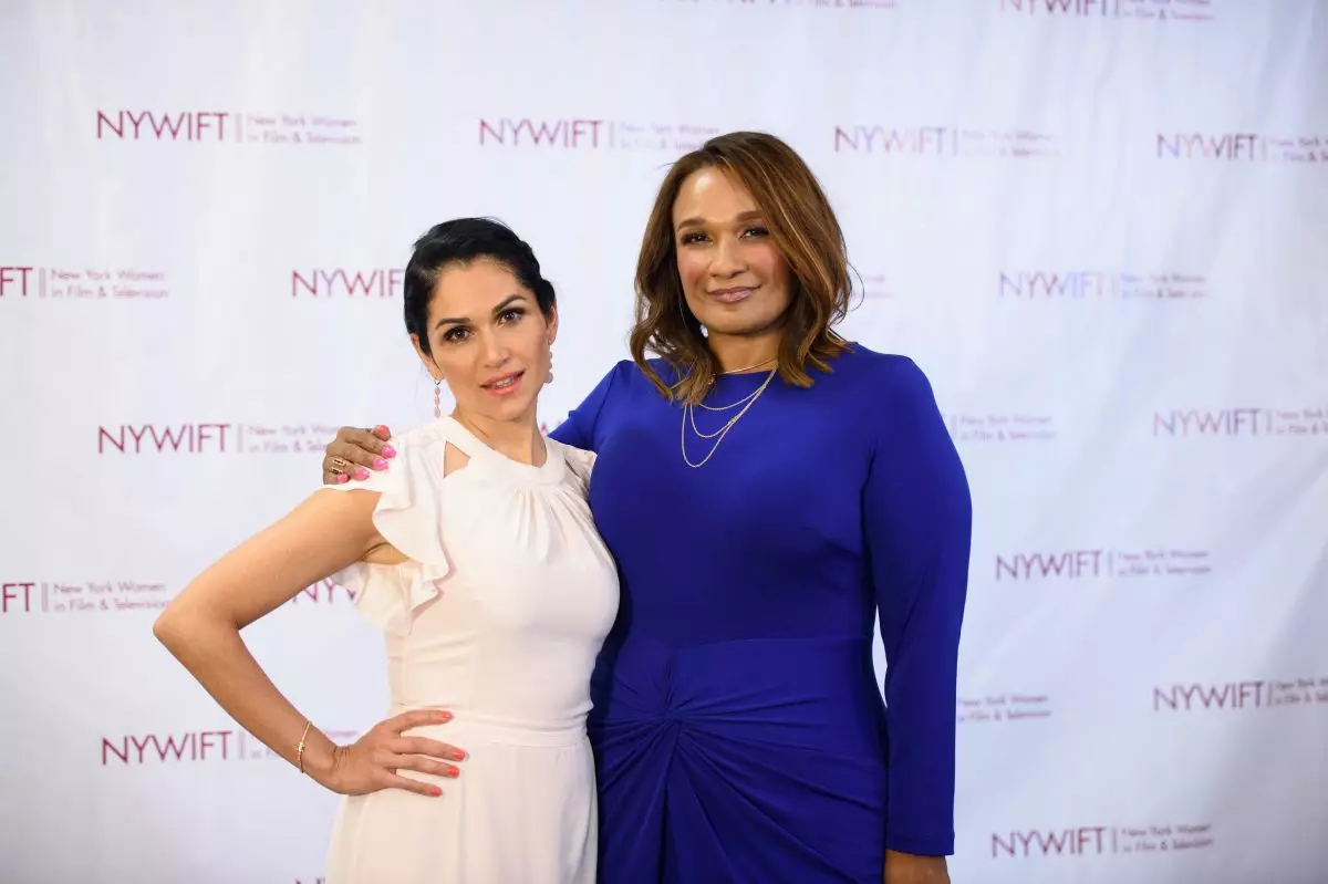 NEW YORK, NY - JUNE 13: Lela Loren and MUA Anita Gibson attends the 2016 New York Women In Film & Television's Designing Women Galaat CUNY Graduate Center on June 13, 2016 in New York City. (Ata mai ia Dave Kotinsky/Getty Images)