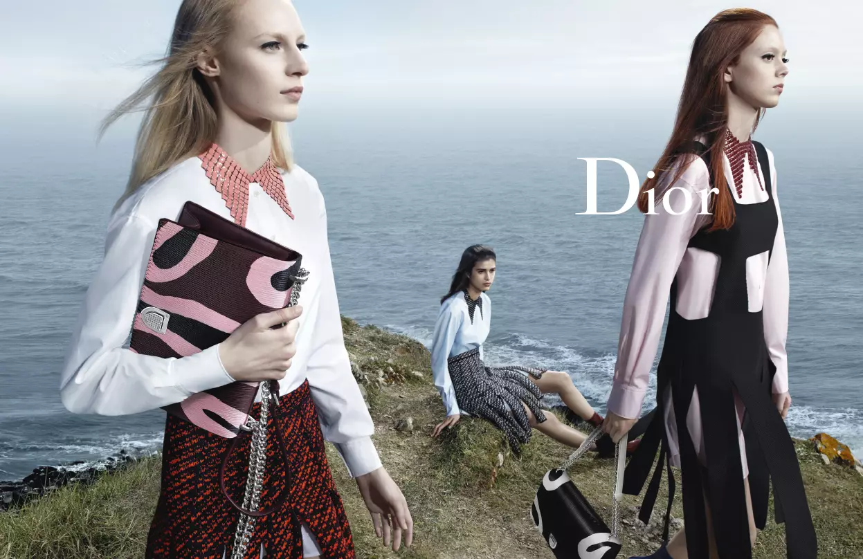 Диор започнува со рекламна кампања за есен 2015 година, снимена од Вили Вандерпер