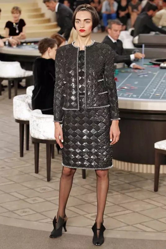 Chanel Haute Couture រដូវស្លឹកឈើជ្រុះឆ្នាំ 2015 7474_10