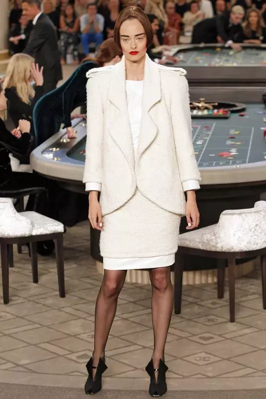 Chanel Haute Couture 2015 წლის შემოდგომა 7474_26