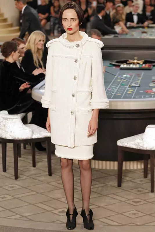Chanel Haute Couture 2015eko udazkena 7474_28
