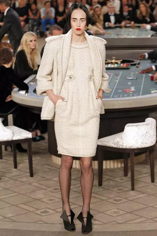 Chanel Haute Couture ውድቀት 2015 7474_29