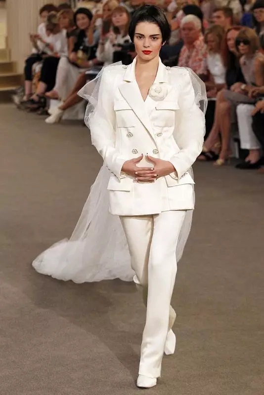 Chanel Haute Couture-ի աշուն 2015 թ 7474_68
