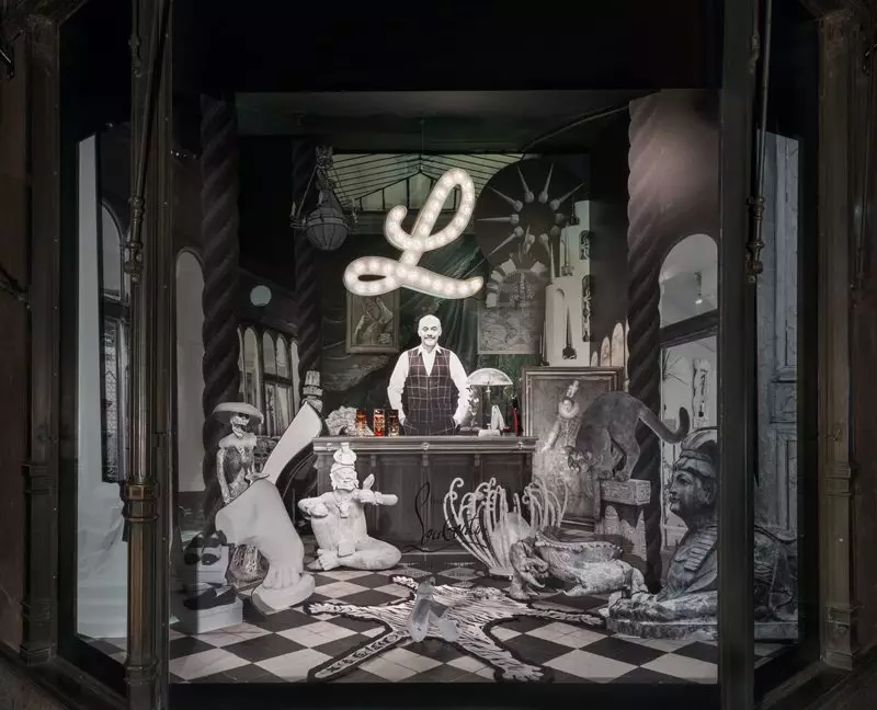 Christian Louboutin presenta ventanas surrealistas en Saks Fifth Avenue 75341_2