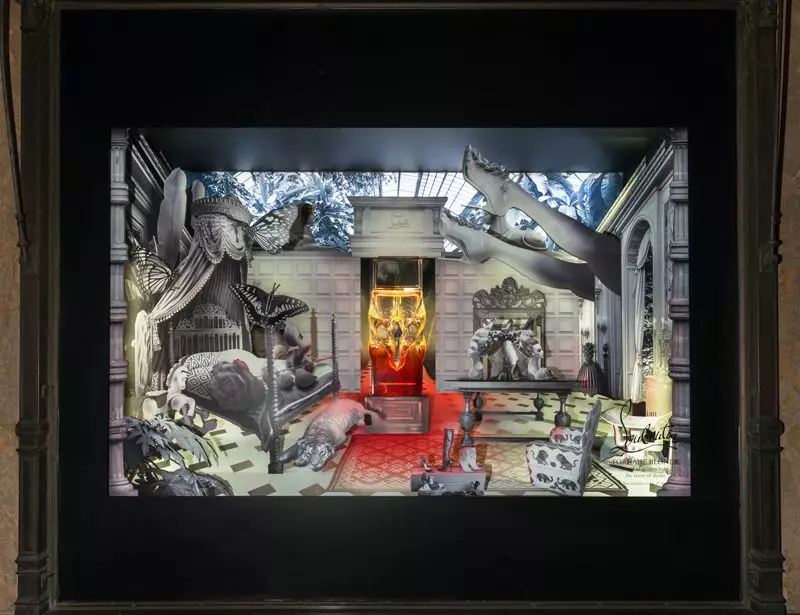 Christian Louboutin onthult surrealistische ramen op Saks Fifth Avenue 75341_3
