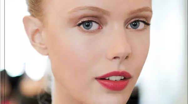 Dari Musim Panas Harian: Rahasia Supermodel, Vol. 4! Dibintangi oleh Frida Gustavsson 7564_1