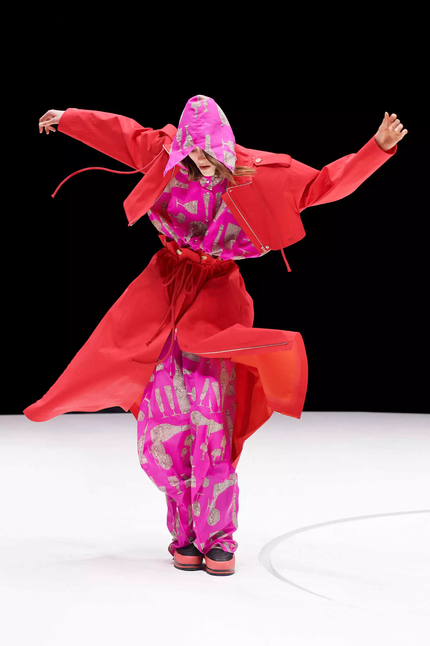 Kenzo's Colorful Fall Winter '21 වීඩියෝව, දිවංගත නිර්මාතෘගේ ජීවිතය සඳහා ඇති ආශාව සමරන ලදී 7600_23