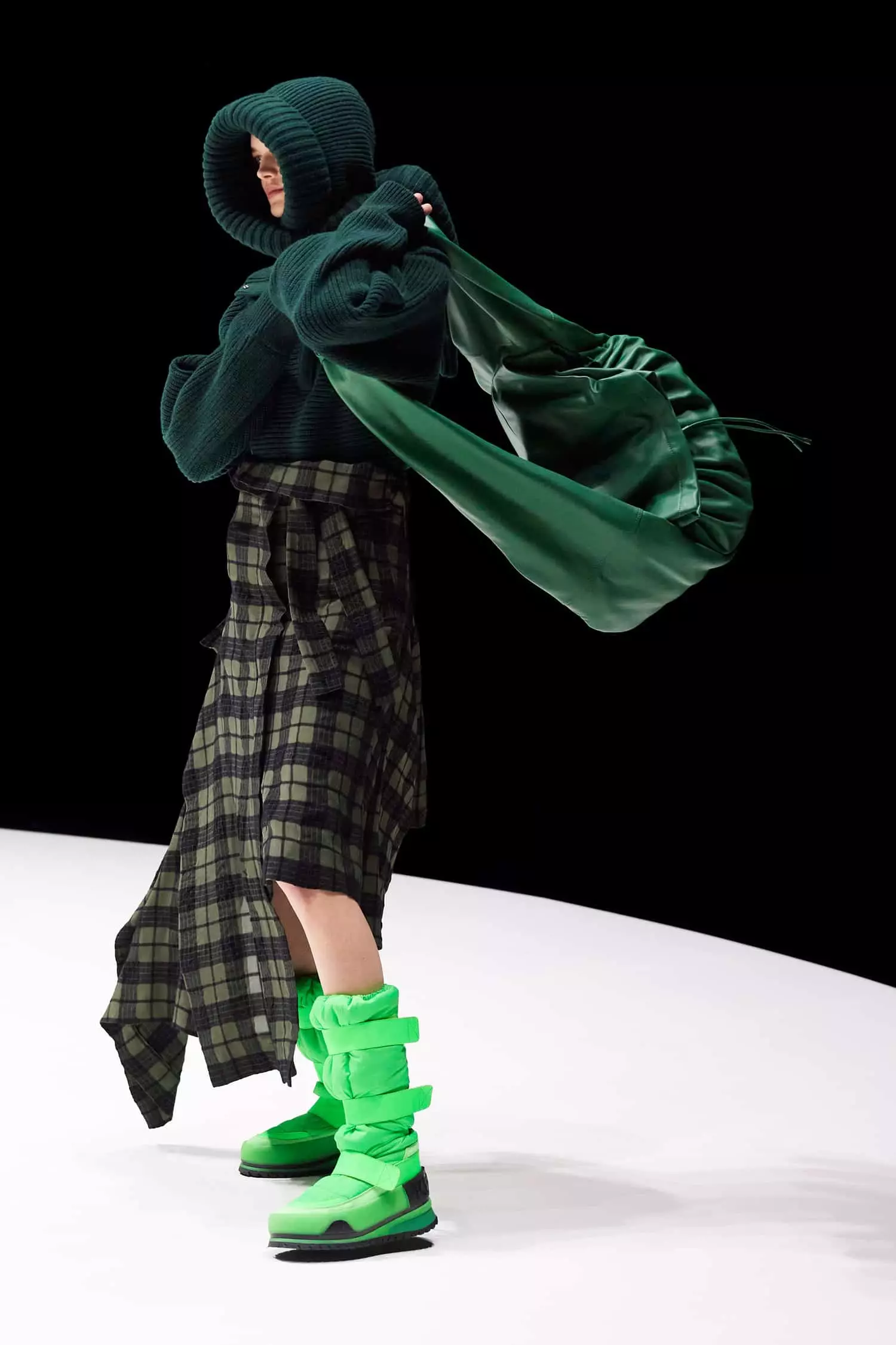 Fideo Dathlwyd Kenzo’s Colorful Fall Winter ’21 Dathlwyd am Oes y Sylfaenydd Hwyr 7600_48