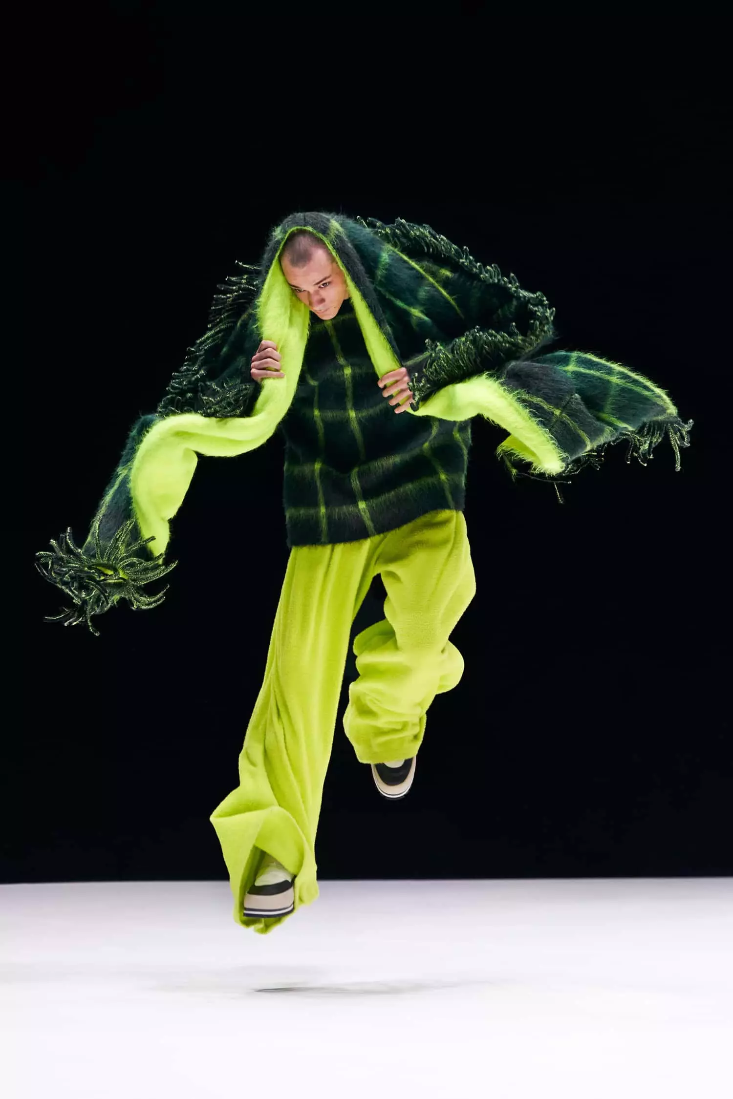 Kenzo's Colorful Fall Winter '21 වීඩියෝව, දිවංගත නිර්මාතෘගේ ජීවිතය සඳහා ඇති ආශාව සමරන ලදී 7600_5