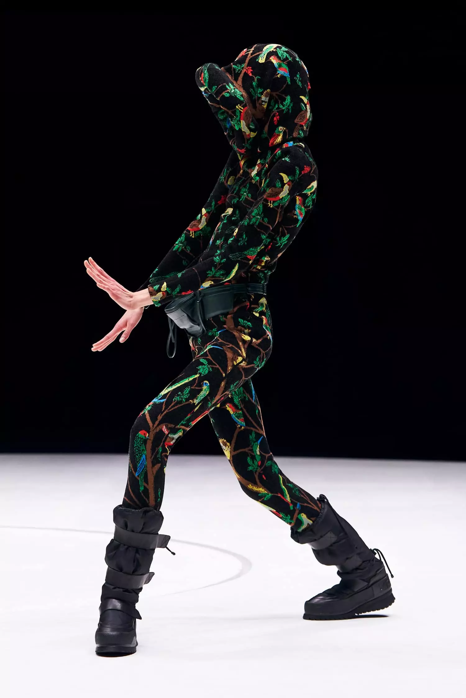 Fideo Dathlwyd Kenzo’s Colorful Fall Winter ’21 Dathlwyd am Oes y Sylfaenydd Hwyr 7600_51