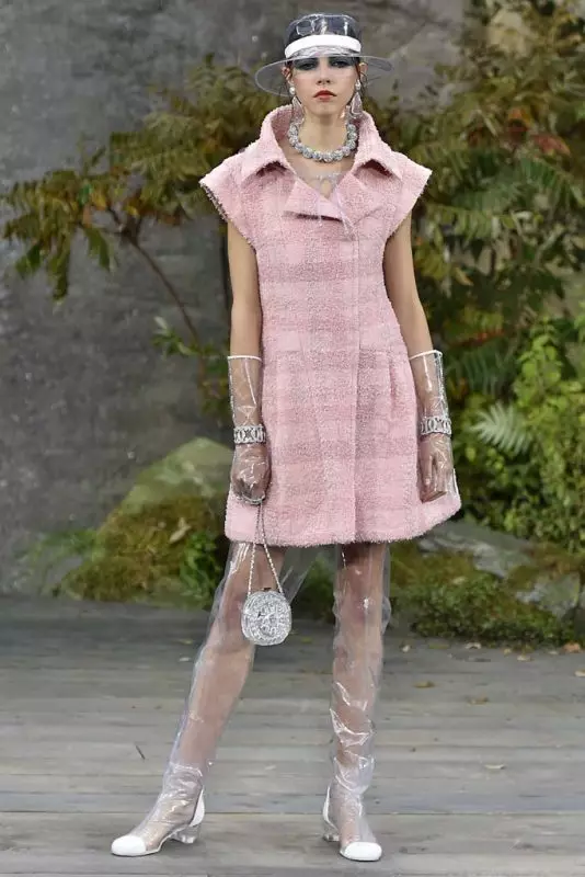 Karl Lagerfeld's Rainy Day Solution ntawm Chanel 76845_14