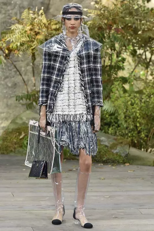 La solució de dia plujós de Karl Lagerfeld a Chanel 76845_17