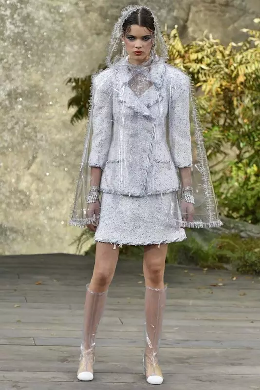 La solució de dia plujós de Karl Lagerfeld a Chanel 76845_37