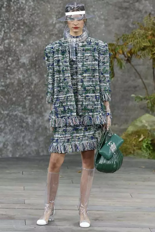 La solució de dia plujós de Karl Lagerfeld a Chanel 76845_6