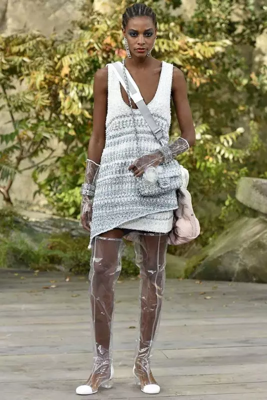 Suluhisho la Siku ya Mvua la Karl Lagerfeld katika Chanel 76845_65