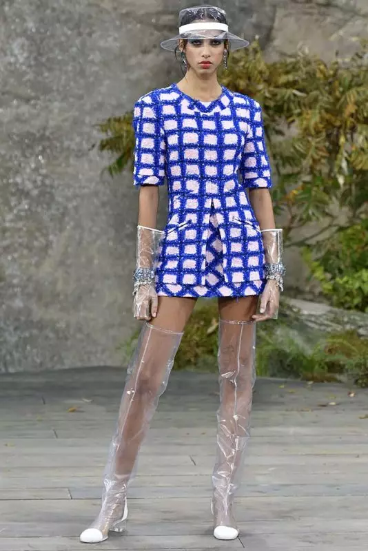 La solució de dia plujós de Karl Lagerfeld a Chanel 76845_8