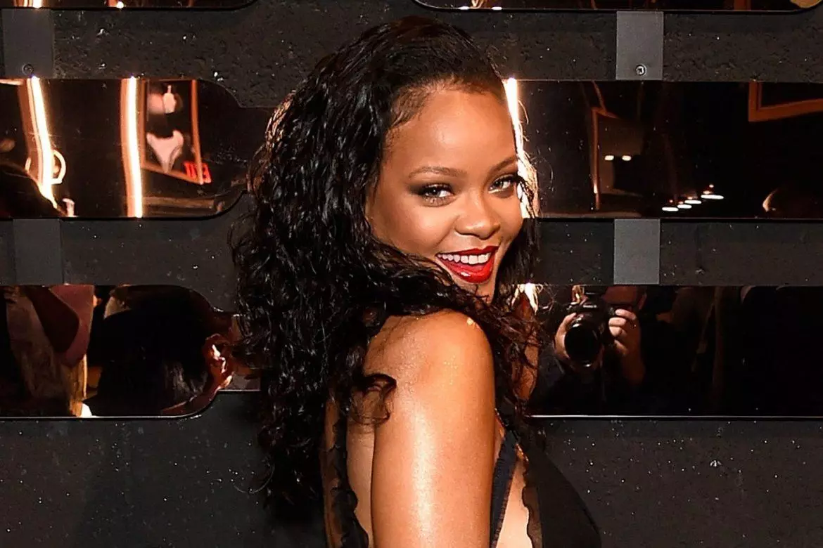 Rihannaning Savage X Fenty yangi ichki kiyimlari liniyasining barcha eng yaxshi qismlari 7690_1