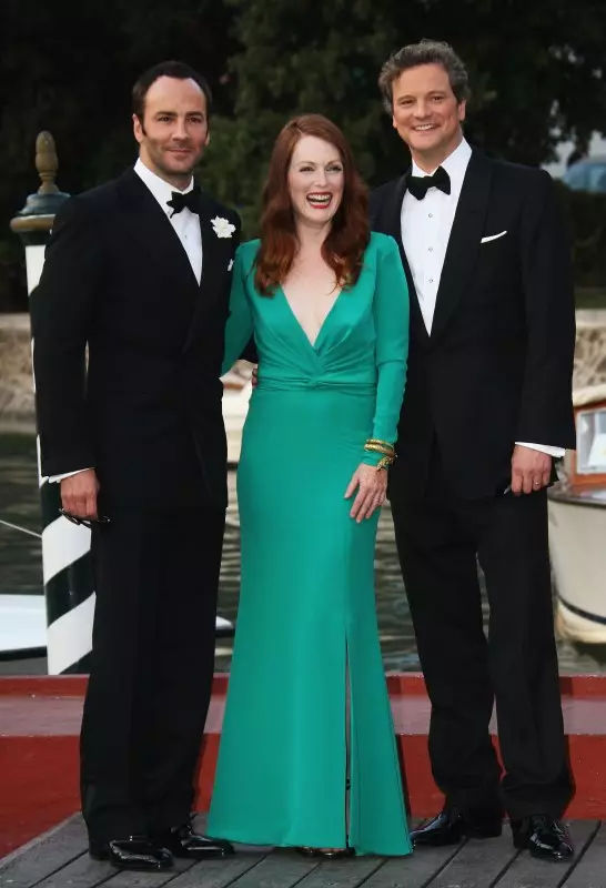 Puas yuav Julianne Moore Hnav Tom Ford rau Oscars? Peb hais No. 77037_8