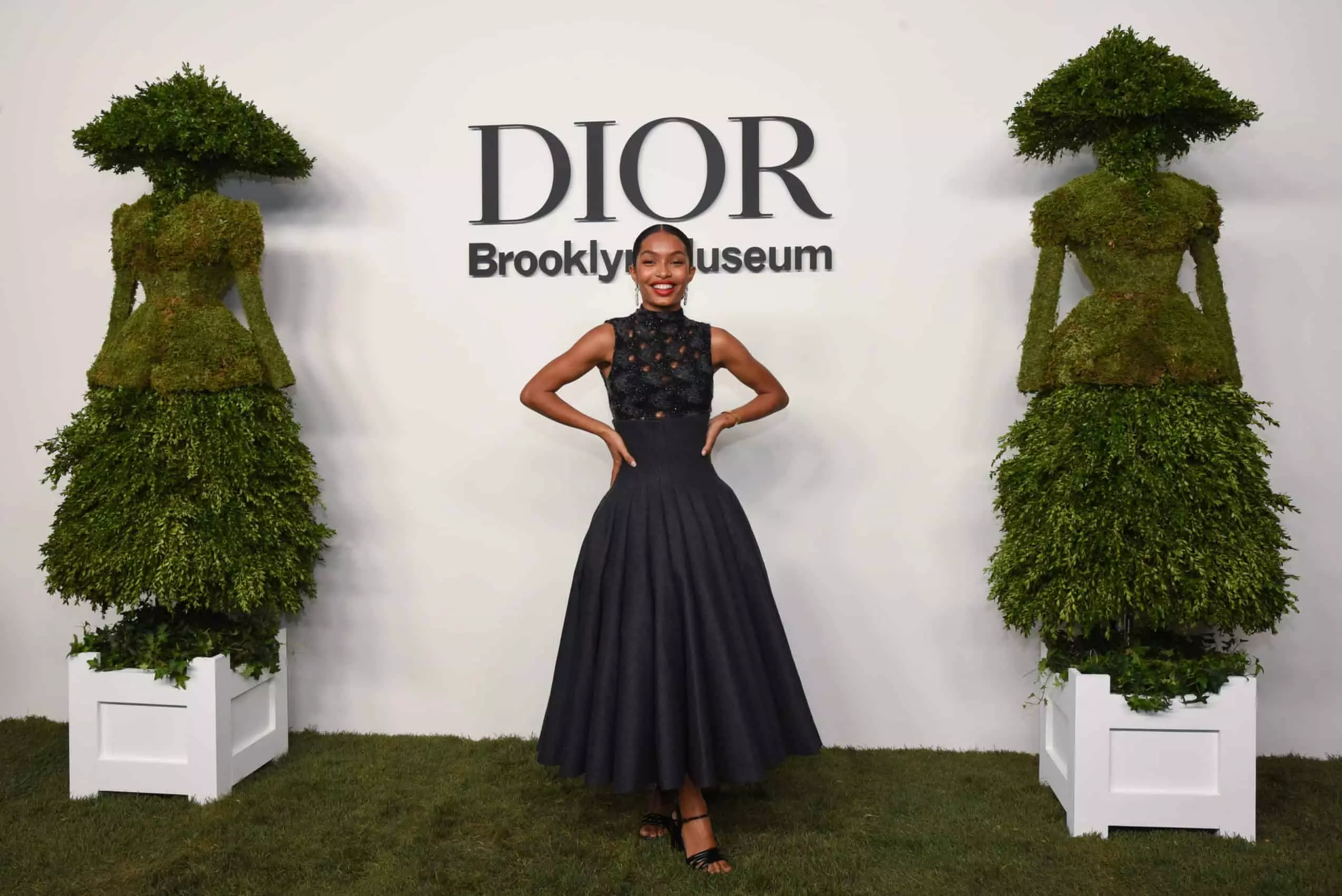ພັກ NYFW ກັບມາແລ້ວ! Dior ເຊີນນັກສະແດງເຂົ້າຮ່ວມງານເປີດພິພິທະພັນ Brooklyn, Bvlgari ໄປຢ່າງໃຫຍ່ຫຼວງກັບ Le Bain, ແລະອື່ນໆອີກ! 776_23
