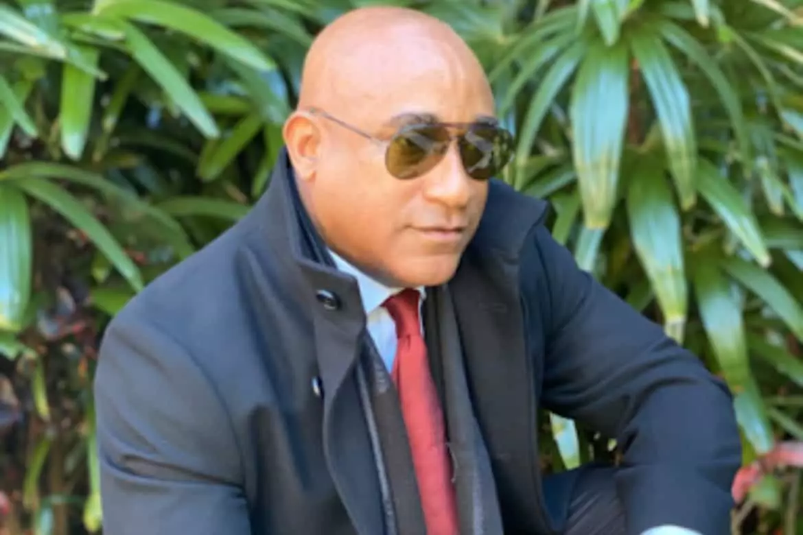 Ο Adrian Fox των Μπαχάμες αγωνίζεται για την οικονομική ανακούφιση της Καραϊβικής