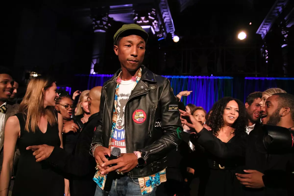 Usher, Pharrell און De Niro פייַערן די Gordon Parks Foundation