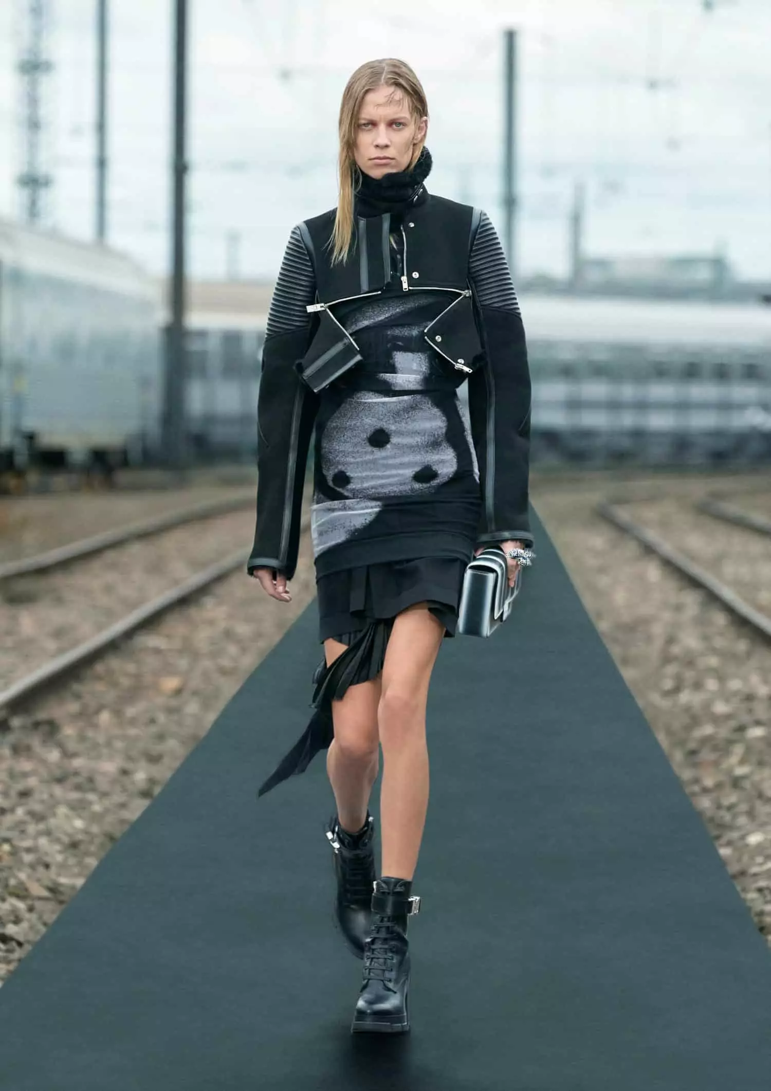 Lajmet ditore: Bottega do të tregojë pranverën e '22 në Detroit, Givenchy Para-Pranverë, Hamptons Happenings dhe më shumë! 821_14