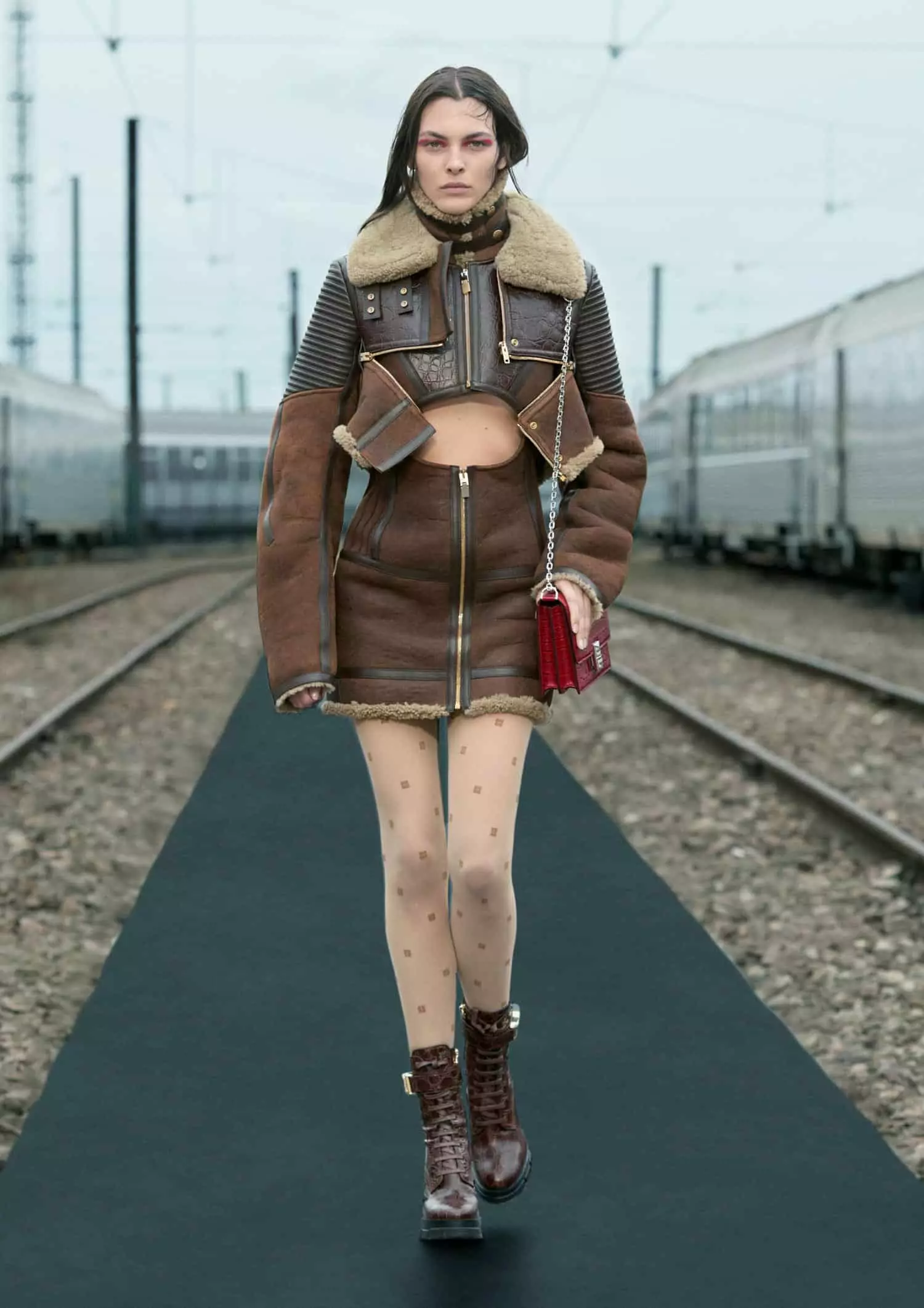 Noticias diarias: Bottega mostrará Spring '22 en Detroit, Givenchy Pre-Spring, Hamptons Happenings, ¡y más! 821_5