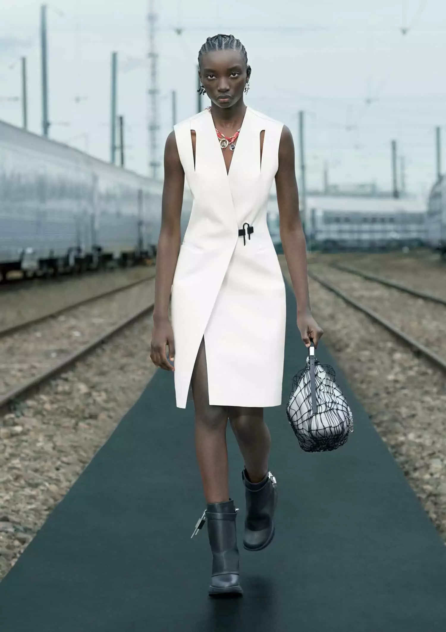 Daily News: Bottega покажет весну '22 в Детройте, Givenchy Pre-Spring, Hamptons Happenings и многое другое! 821_6