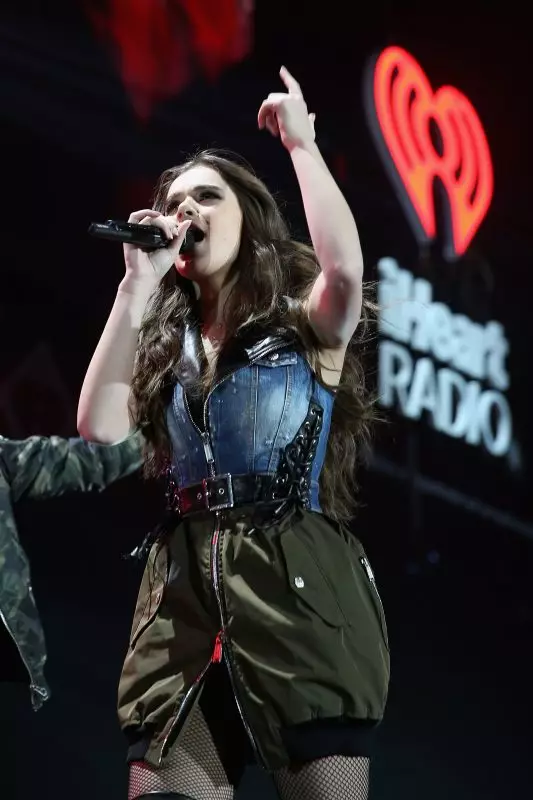 Hailee Steinfeld on New Music, Pitch Perfect 3 83316_7