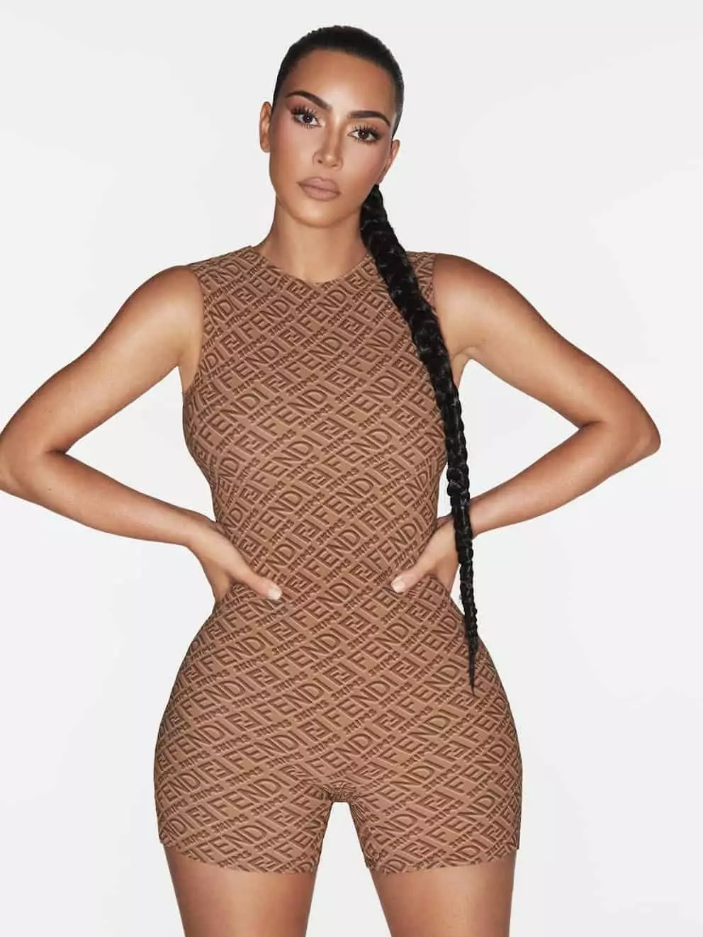 Kim Kardashian West අවසානයේ Fendi X Skims Collab තහවුරු කරයි 83657_2