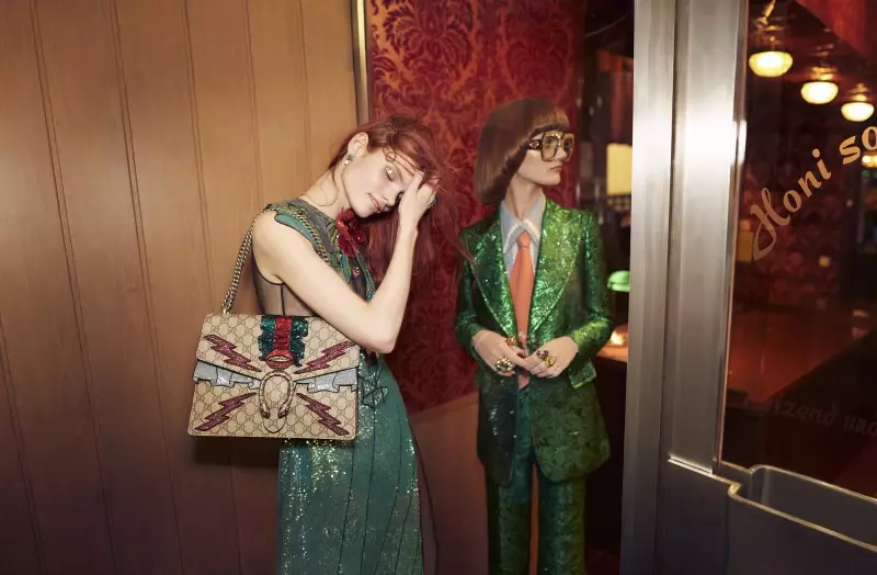 Wiosenna kampania reklamowa Gucci zawiera męskie mody niosące pawie 83783_2