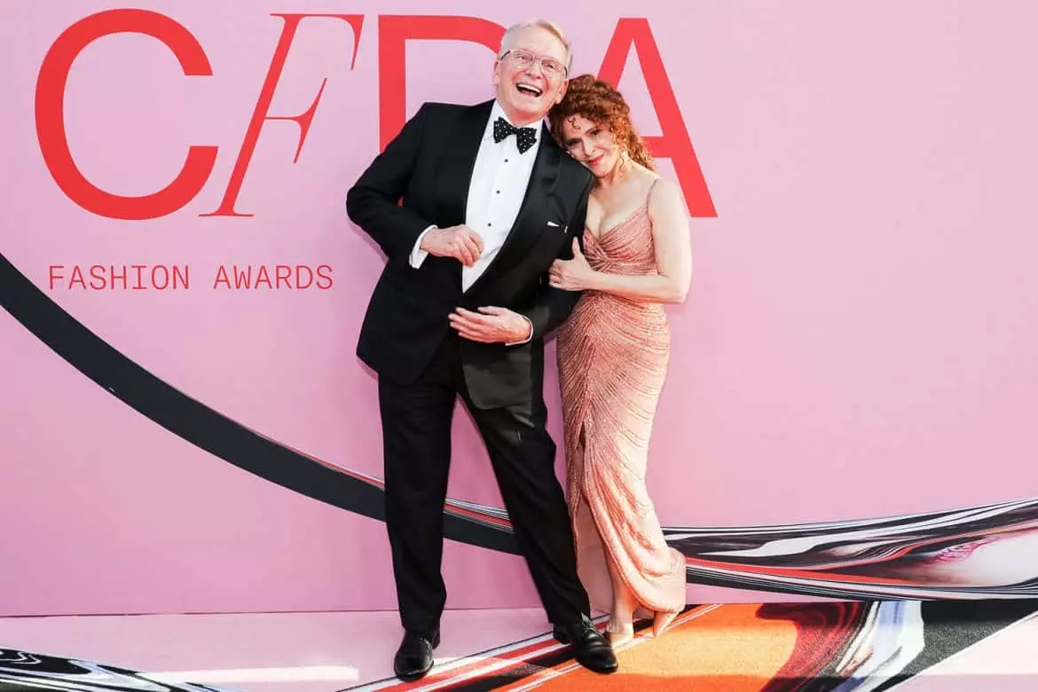 Hauv 2019 CFDA Awards, Cov Poj Niam Ua Tus Kheej Tus Kheej Tshaj Plaws 8383_1