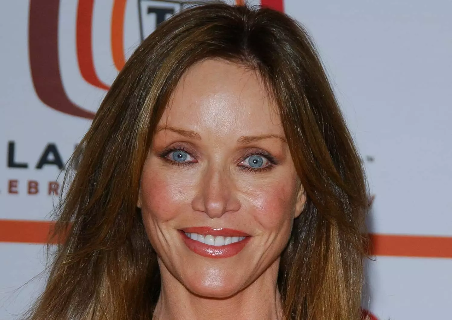 여배우 타냐 로버츠(Tanya Roberts)가 홍보담당자가 조기에 사망했다고 발표한 지 하루 만에 사망한 것으로 확인되었습니다.