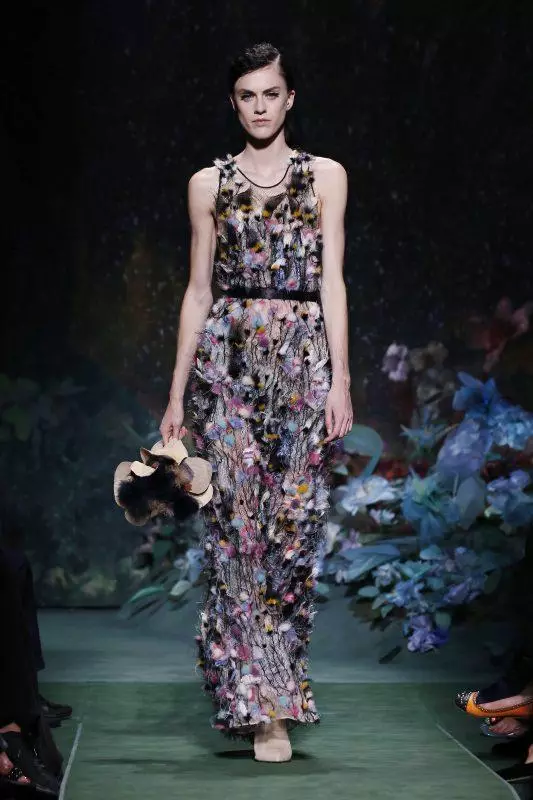 Haute Couture හි Fendi Blossoms 84825_28