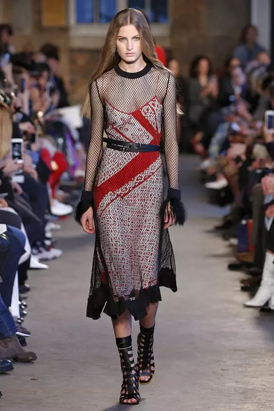 Roundup Akhir Pekan: Pekan Mode Paris Terbaik 85040_229
