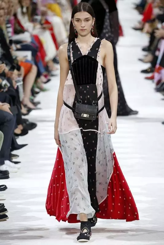 Roundup Akhir Pekan: Pekan Mode Paris Terbaik 85040_37