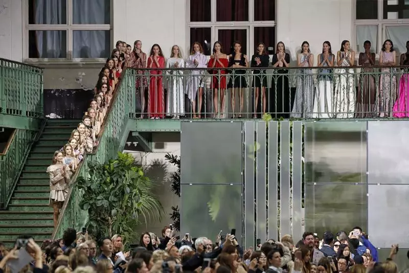 Ял көннәре әйләнеше: Париж мода атнасының иң яхшысы 85040_78