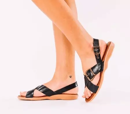 Sviniet ilgtspējību ar šīm stilīgajām vasaras sandalēm 8549_4