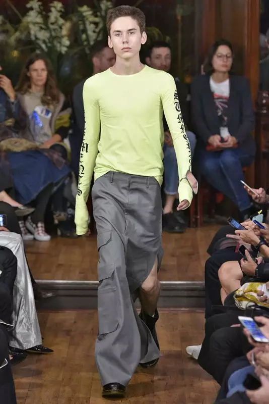 Vetements Spring 2016: Thương hiệu được nói nhiều nhất tại Tuần lễ thời trang Paris 89100_11