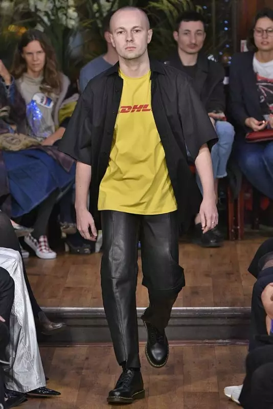 Vetements Spring 2016: Thương hiệu được nói nhiều nhất tại Tuần lễ thời trang Paris 89100_2